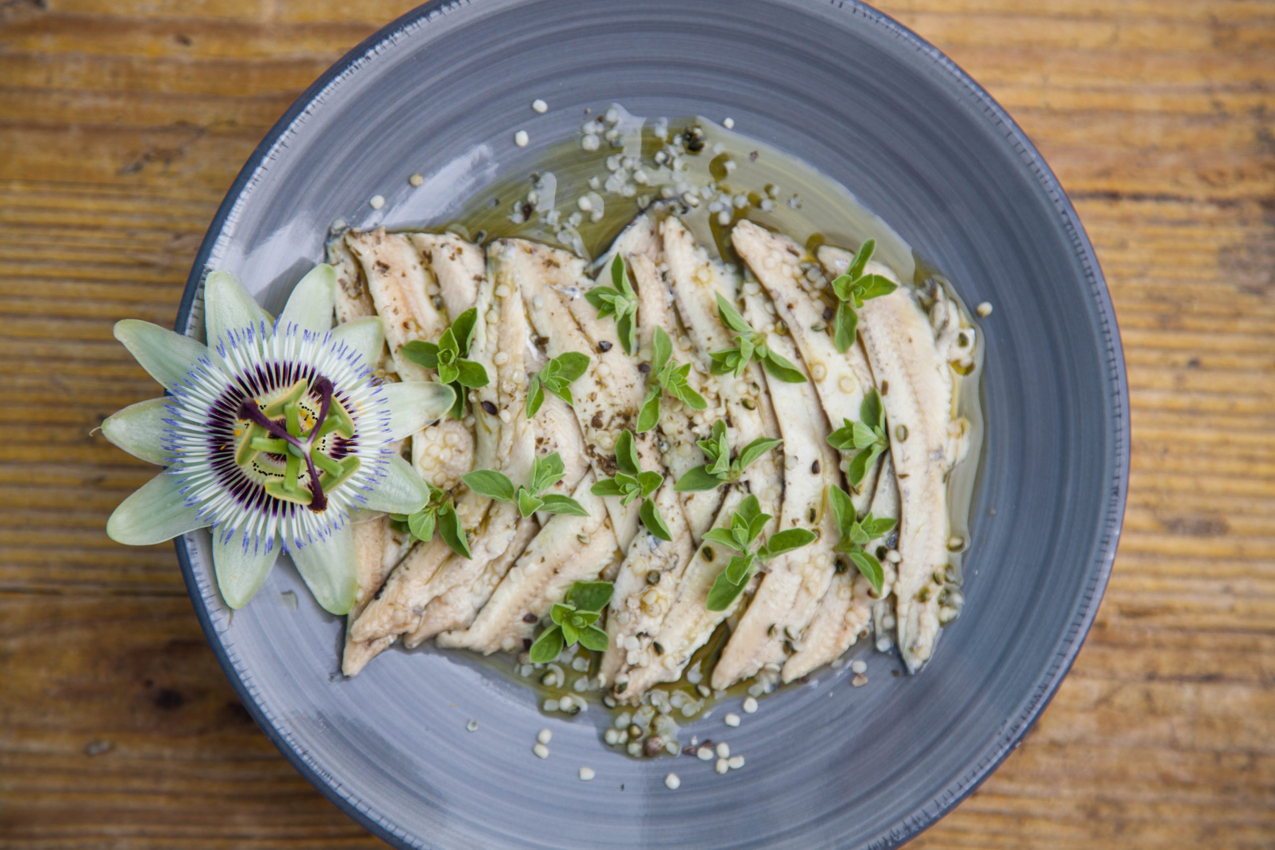 Inčuni v konopljinem soku - Hannah biz®